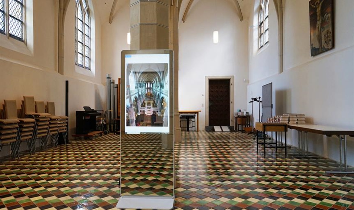 Pilkington MirroView™ - Digital Signage