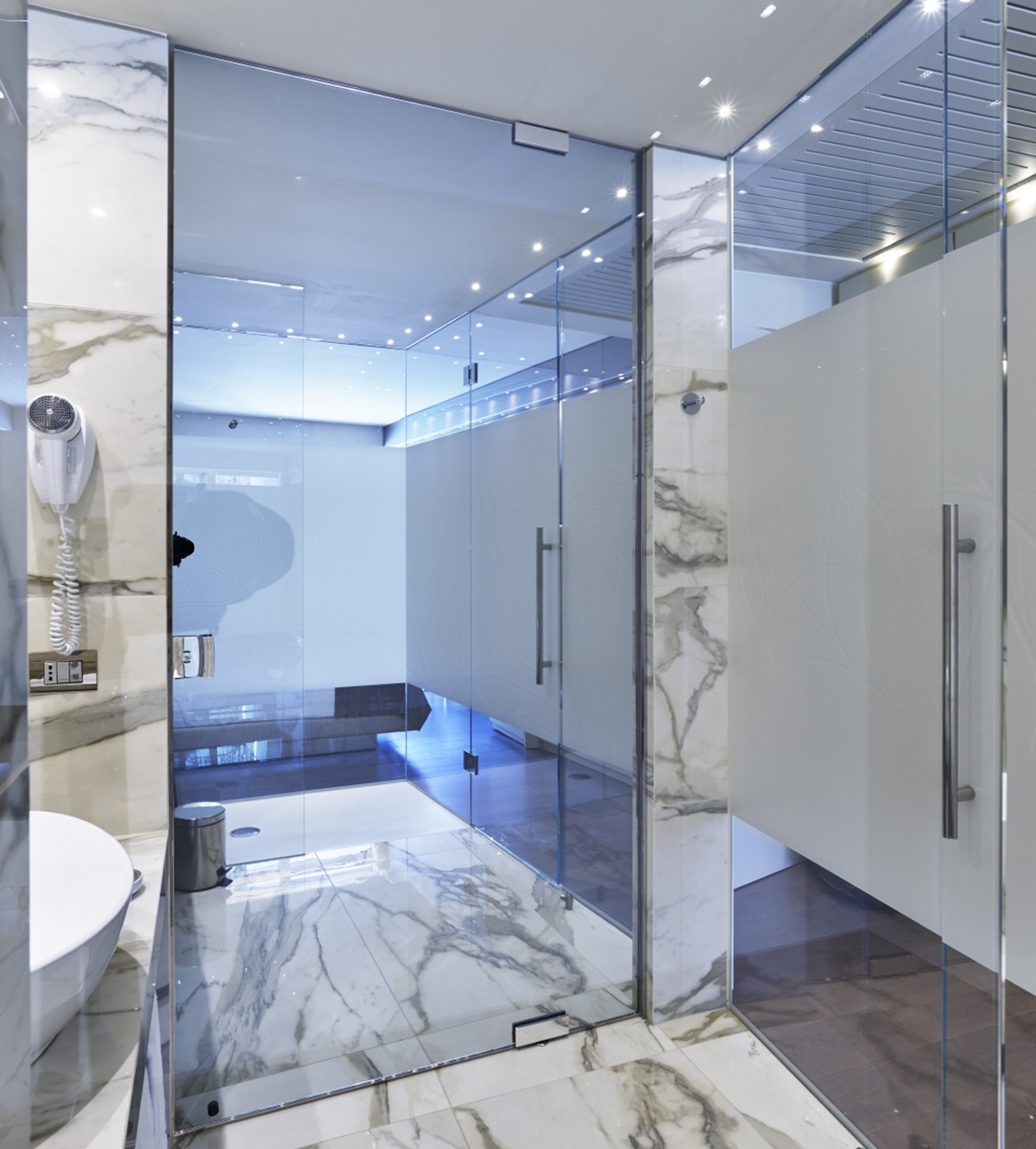 Pilkington Mirropane™ Chrome: designer glass mirrors for a multitude of ...